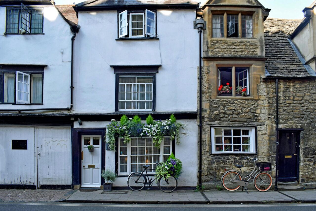 10 best commuter towns in London 2024 - OnTheMarket Content Hub